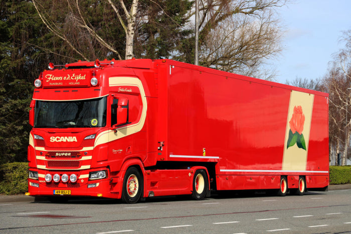 89342 | Fleurs Van Den Eijkel – Maguires Models