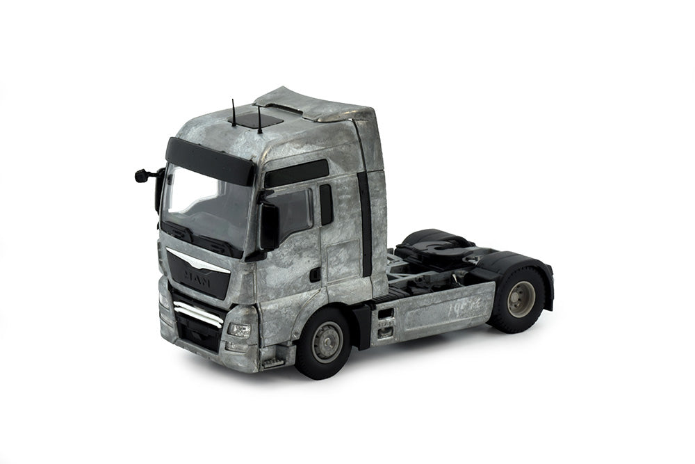84536 | MAN TGX XXL cabin 4x2 tractor chassis kit – Maguires Models